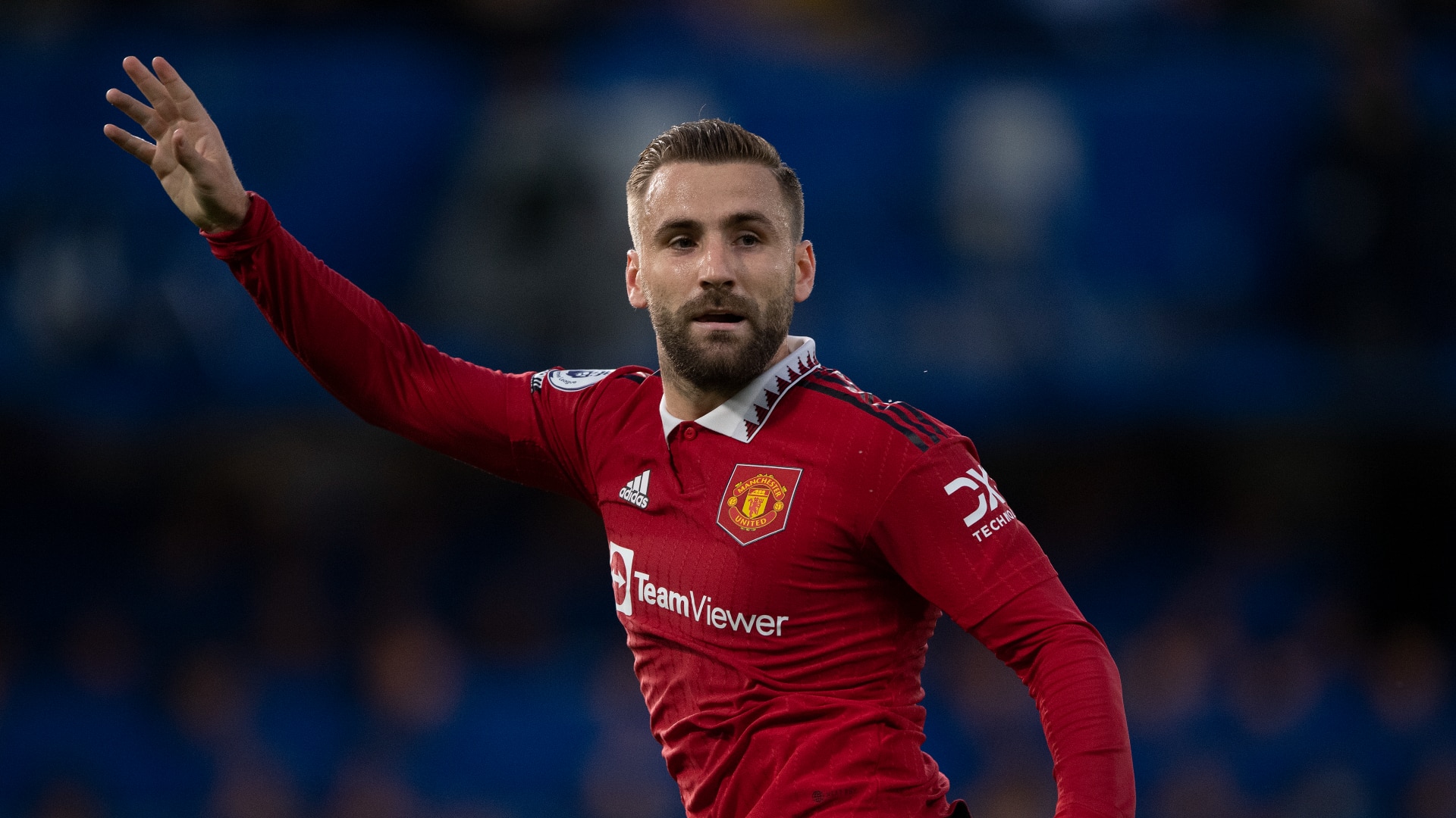 Manchester United Defender Luke Shaw Signs New Deal
